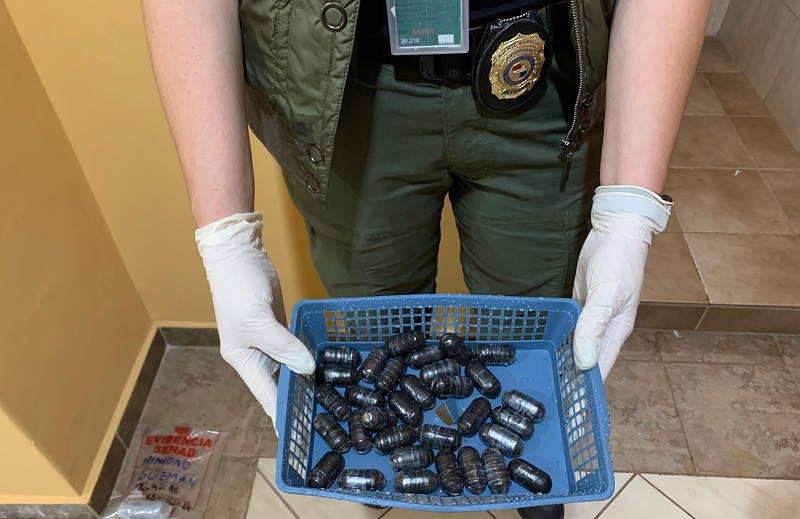 SENAD capturó a dos «mulas» argentinas que pretendían viajar a España ...